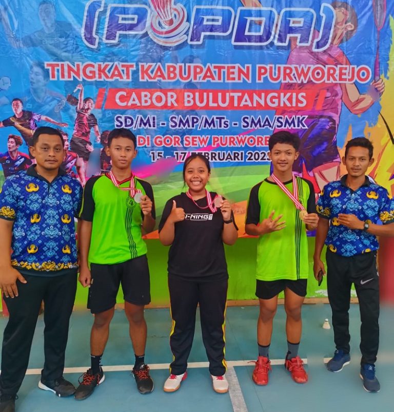 3 Siswa SMP N 4 Purworejo berhasil Meraih Medali di Cabor Bulutangkis ...